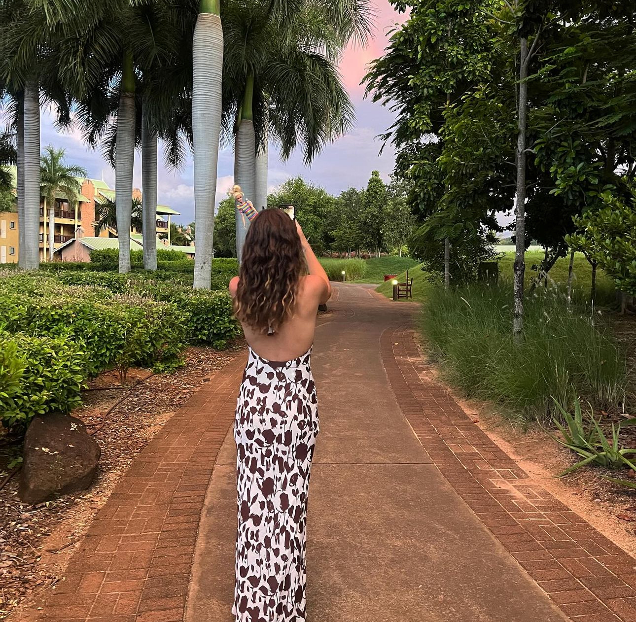 Réalisation Par Simone dress in chocolate size small – Rent a Dress